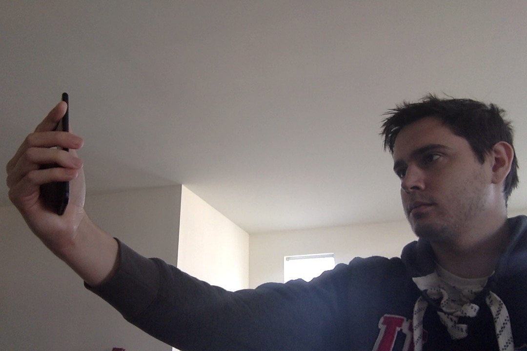 Make Sure You're Holding Your iPhone The Right Distance From Your Face